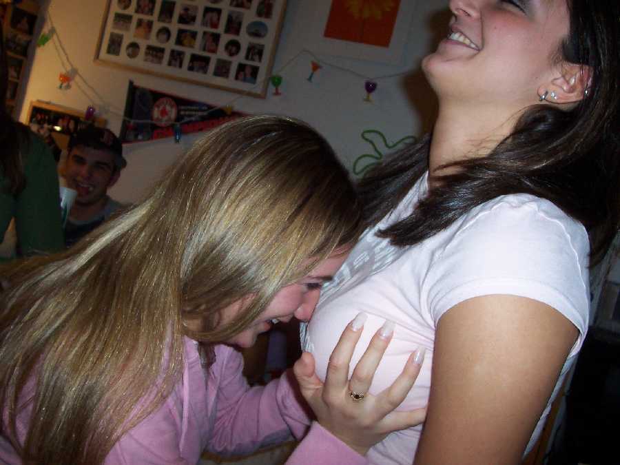 Feeling Her Friends Tits Porno Fotos Eporner