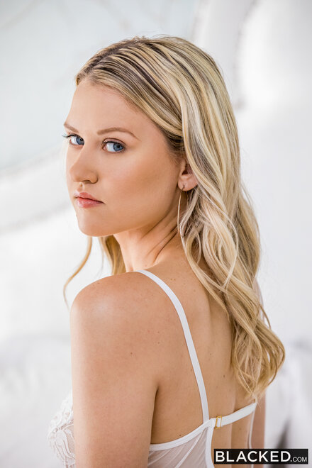 Lacey Lenix: Counting Down - 39 Porn Pic - EPORNER