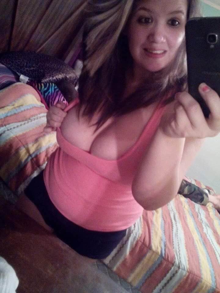 Low Cut Top Porn Pic Eporner