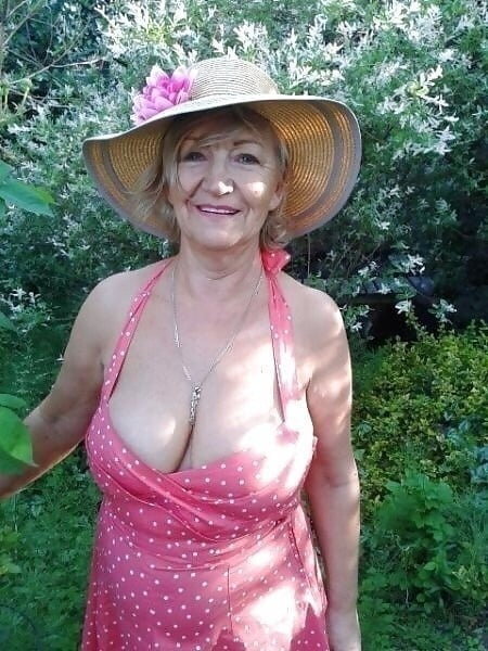 In View Of The Public Again 7994932 Dressed And Sexy 4 3141 6420