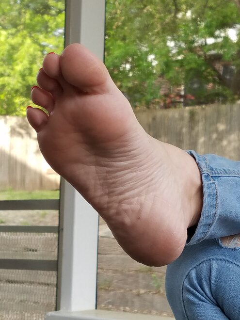 Sexy Milf Lola Lynn Foot Fetish Soles Toes Arches Wrinkles Gallery
