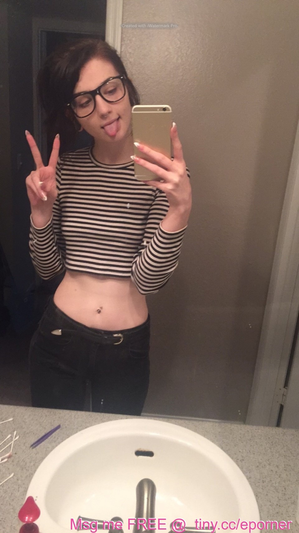 Little Small Girl Tinycceporner Peace Sign Foto Porno Eporner
