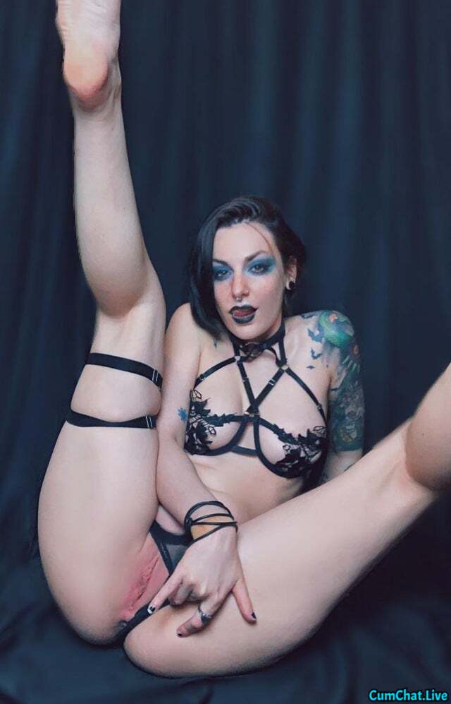 Busty Goth Chick - ib640bs6ndl51 Porn Pic - EPORNER