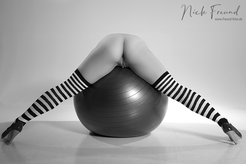Black Swiss Ball Black And White Monochrome Porn Pic Eporner
