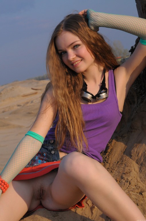 Sexy Teen Bridgit A Shows Off Amazing Body Bridgit A Var 4 26 Porn