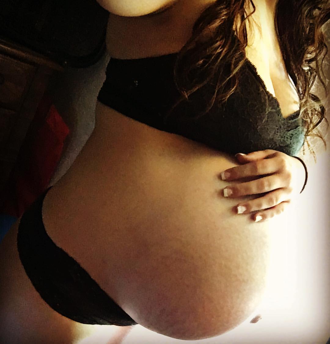 Showing Off My 29 Week Bump