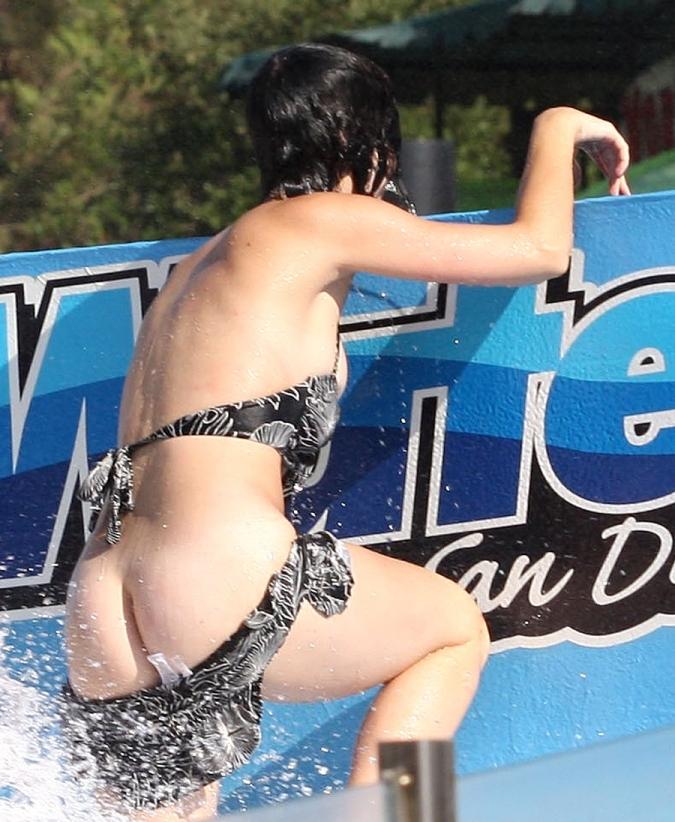 Katy Perry Experiences A Swimming Suit Malfunction Porn Pic Eporner