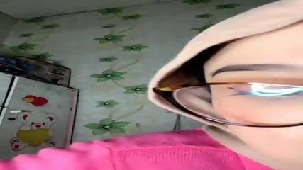 Hijab Girl Playing With Her Tits - EPORNER