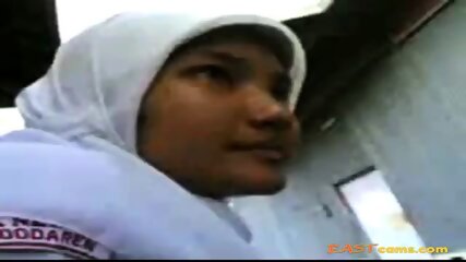 Indonesia - Jilbab Hijab Ngentot Belakang Bangunan - EPORNER